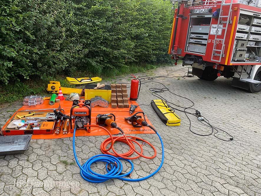 Weiterbildung technische Rettung bei Verkehrsunfällen mit HOLMATRO